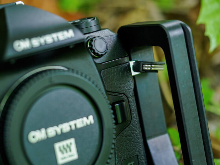 Review: RRS BOM1-LS L-Bracket for OM System OM-1 Mark II for better Grip - wildmacro - extreme ...
