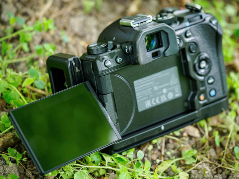 Review: RRS BOM1-LS L-Bracket for OM System OM-1 Mark II for better ...