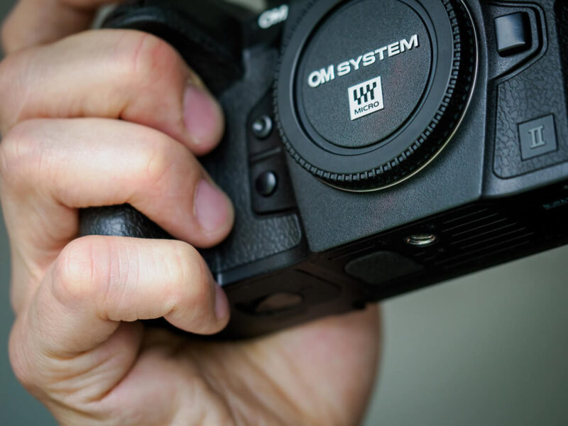 Review: RRS BOM1-LS L-Bracket for OM System OM-1 Mark II for better Grip - wildmacro - extreme ...