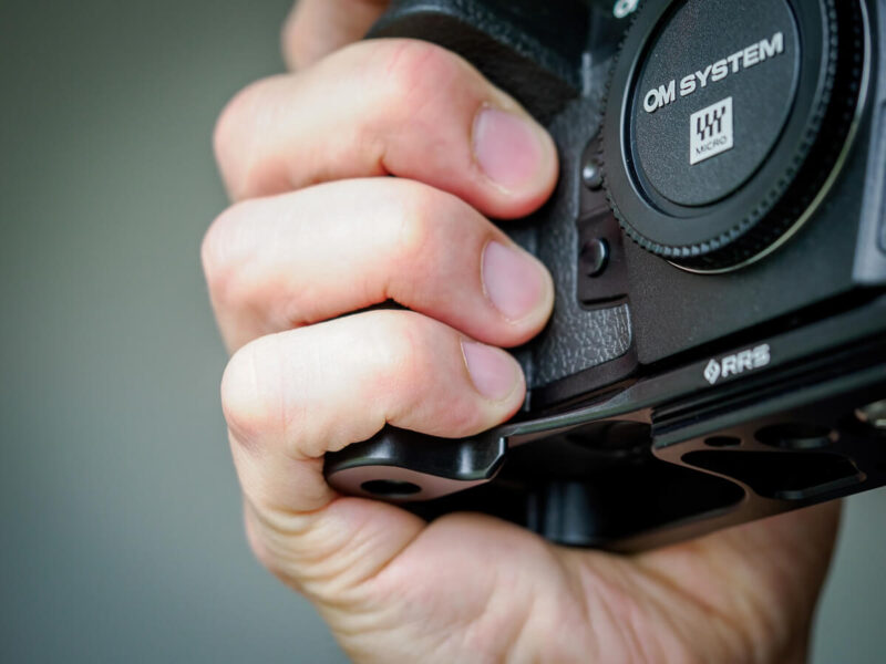 Review: RRS BOM1-LS L-Bracket for OM System OM-1 Mark II for better ...